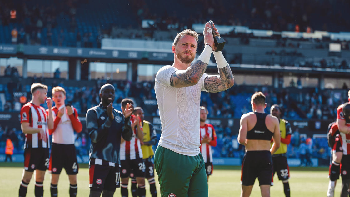 Mark Flekken (Bayer Leverkusen) | The Griffin Park Grapevine