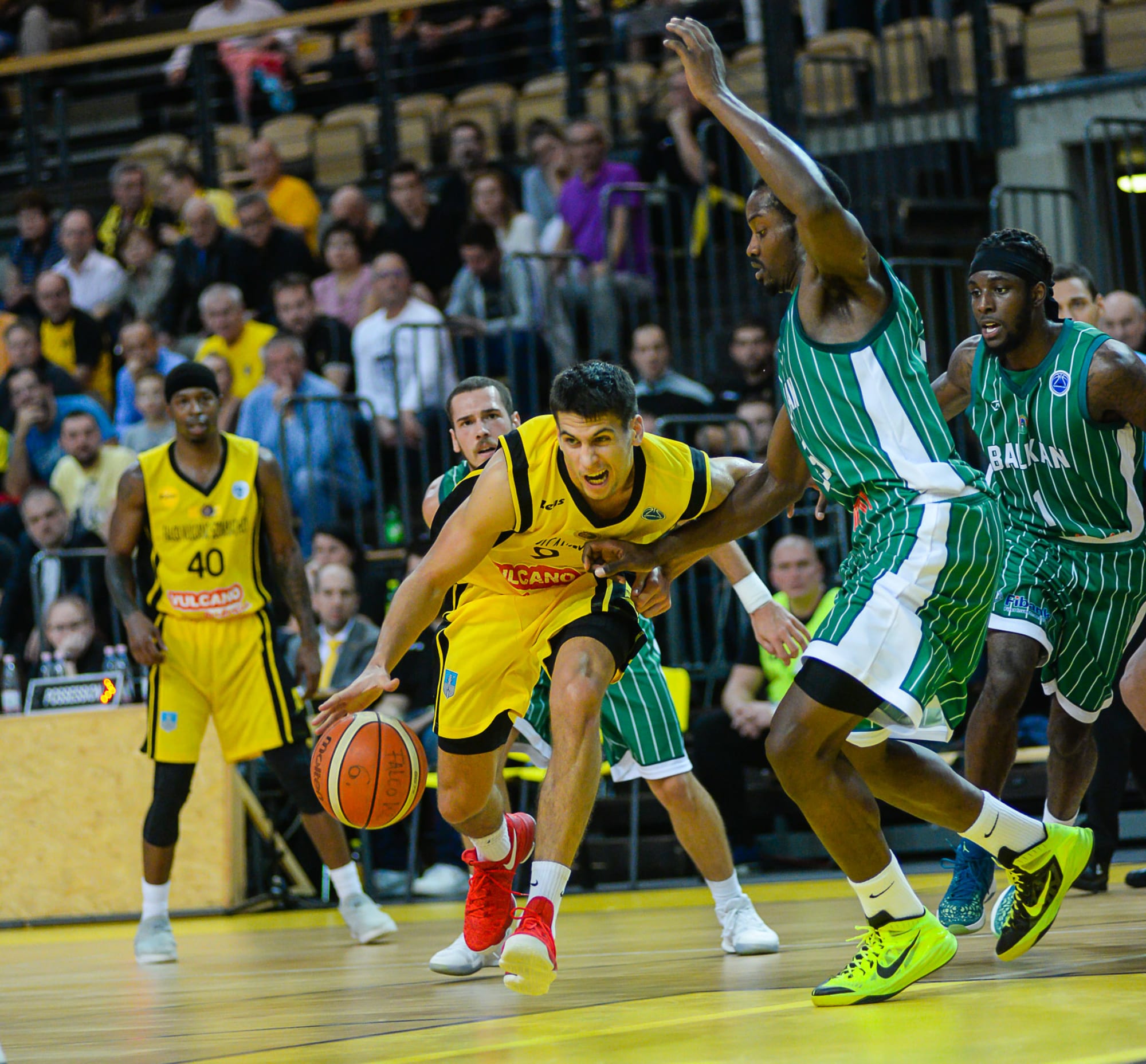 Who will take flight in Group H: Szolnoki Olaj, Nizhny Novgorod, Falco Vulcano or Karposh Sokoli ...