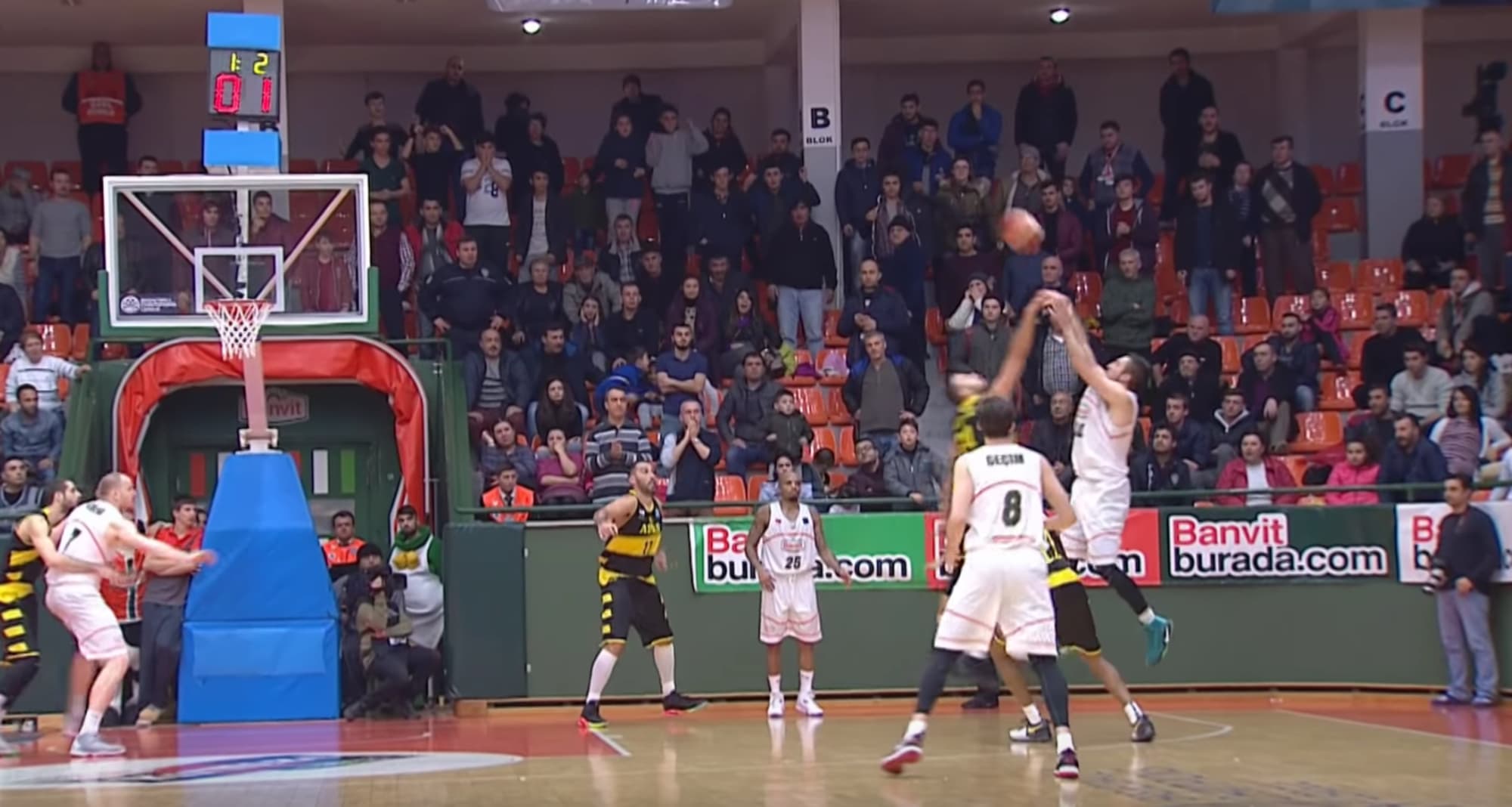 Top 5 plays Gameday 11, Tuesday edition | FIBA Basketball