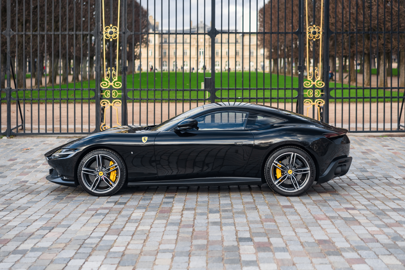 L'art de l'automobile | Ferrari Roma *Black on Black*