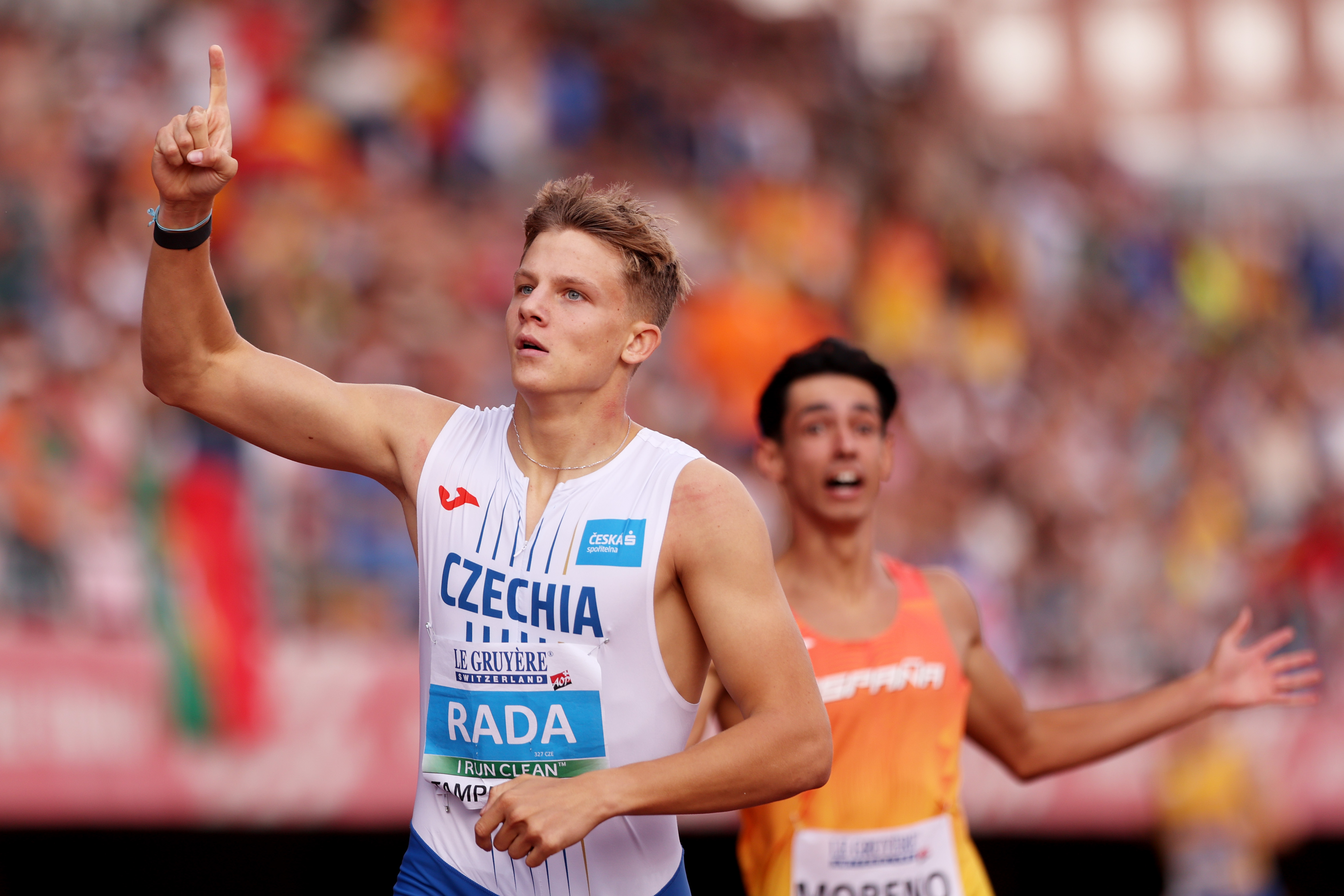 So close to the European U20 record! Rada storms to 400m hurdles gold in 48.78