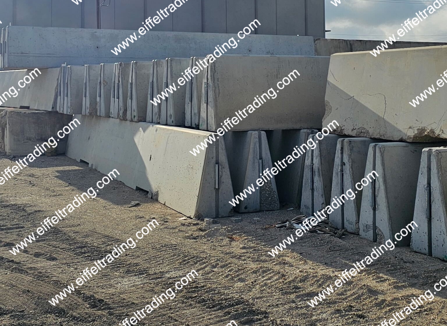 5,610LF of Single Slope Barrier Wall with J-Hook | Eiffel Trading