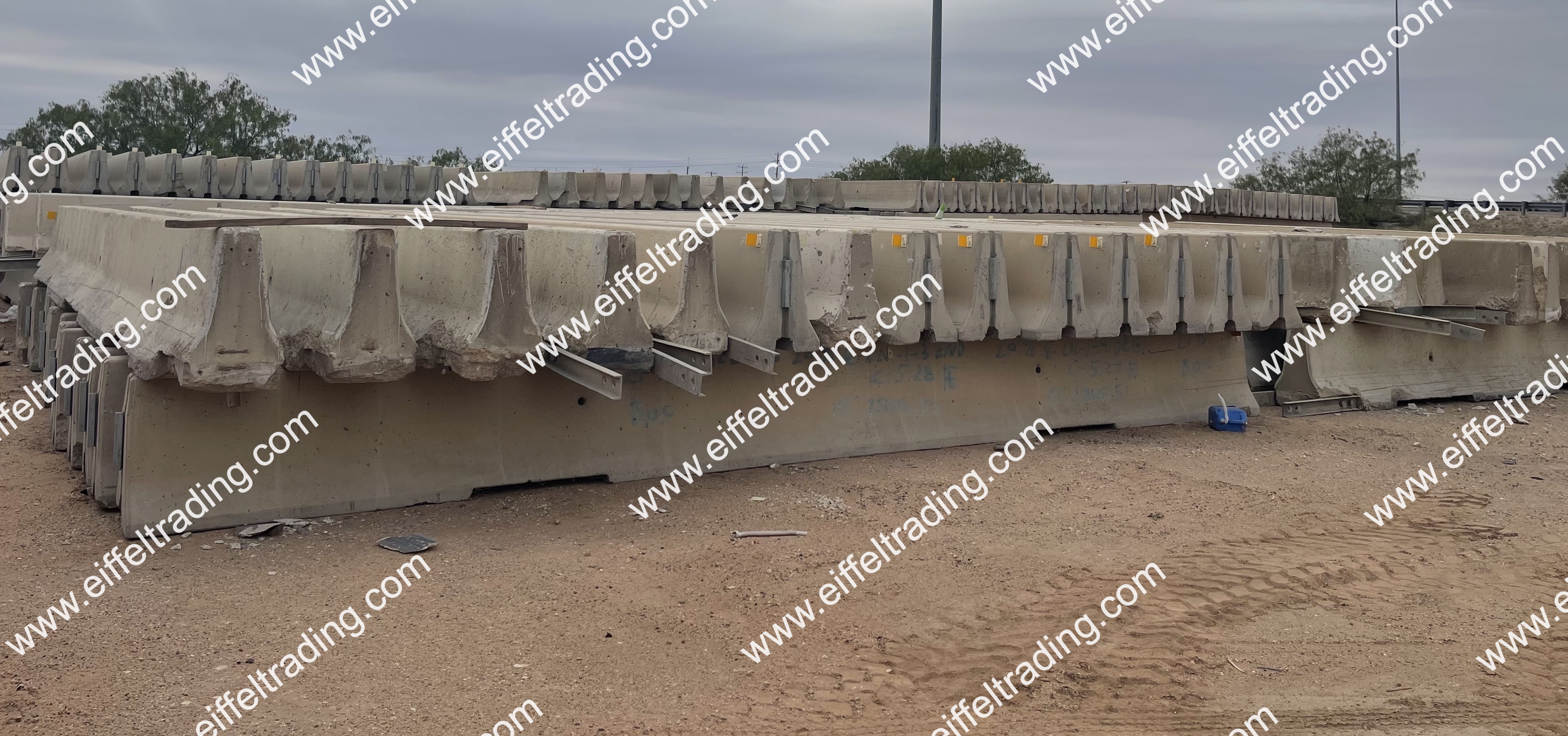 18,000LF of F-Shape Barrier Wall with Bolt | Eiffel Trading