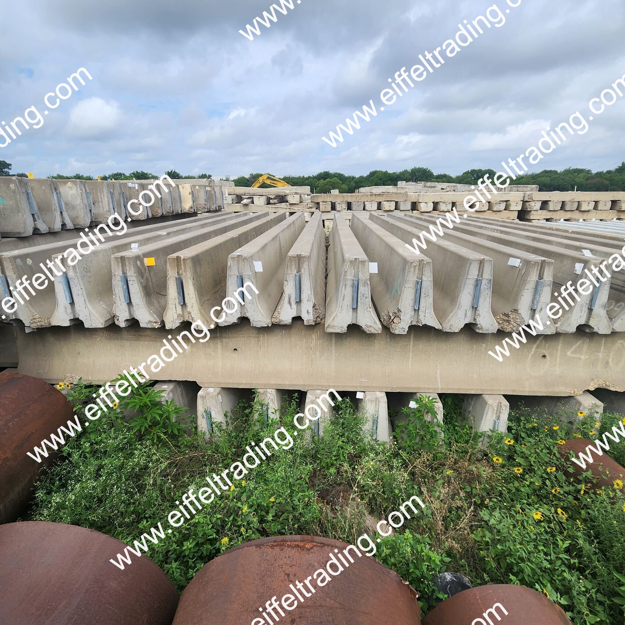 8,000LF of F-Shape Barrier Wall with J-Hooks | Eiffel Trading