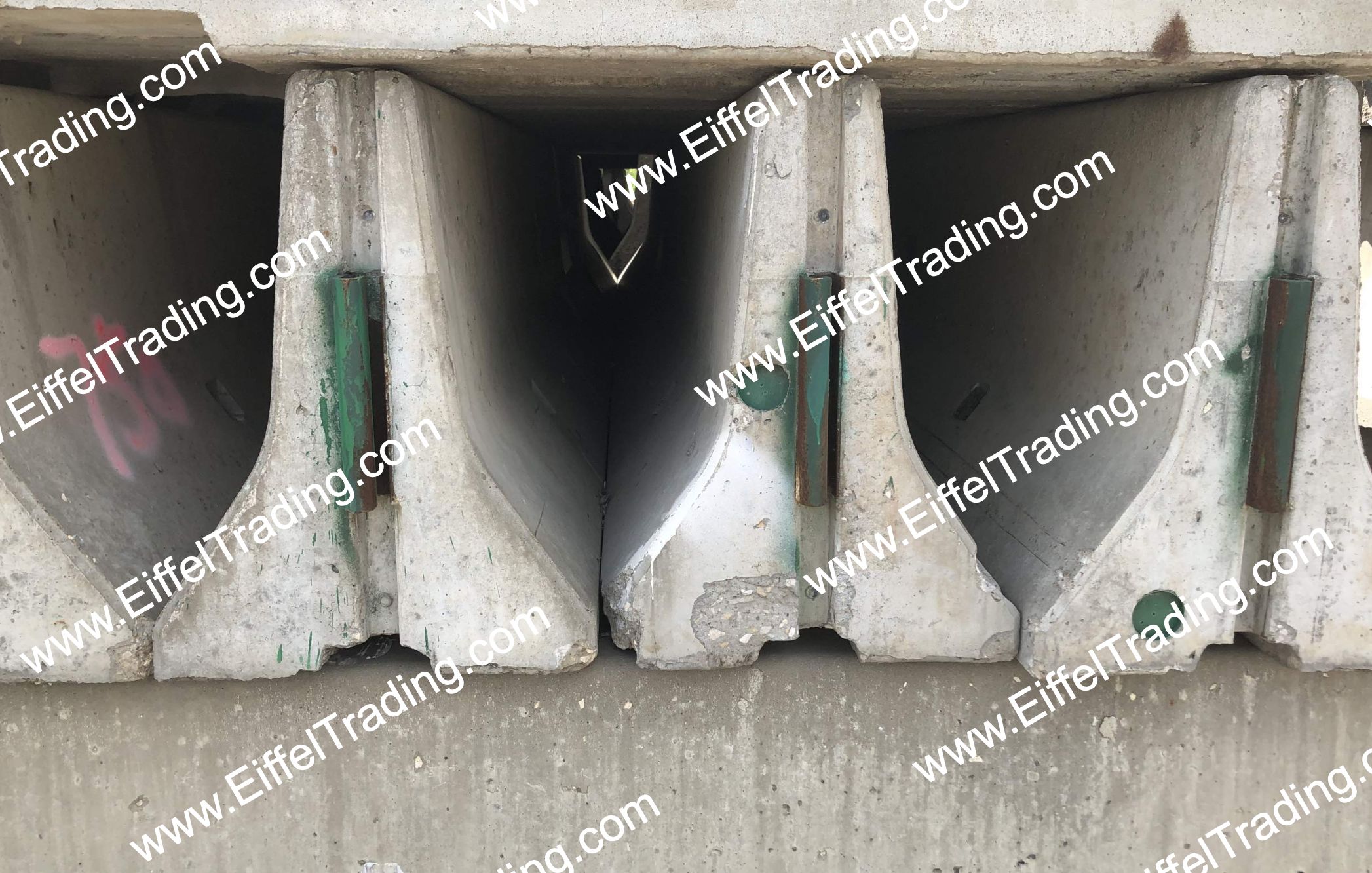 7,000LF of TNDOT Barrier Wall with JJ Hooks | Eiffel Trading