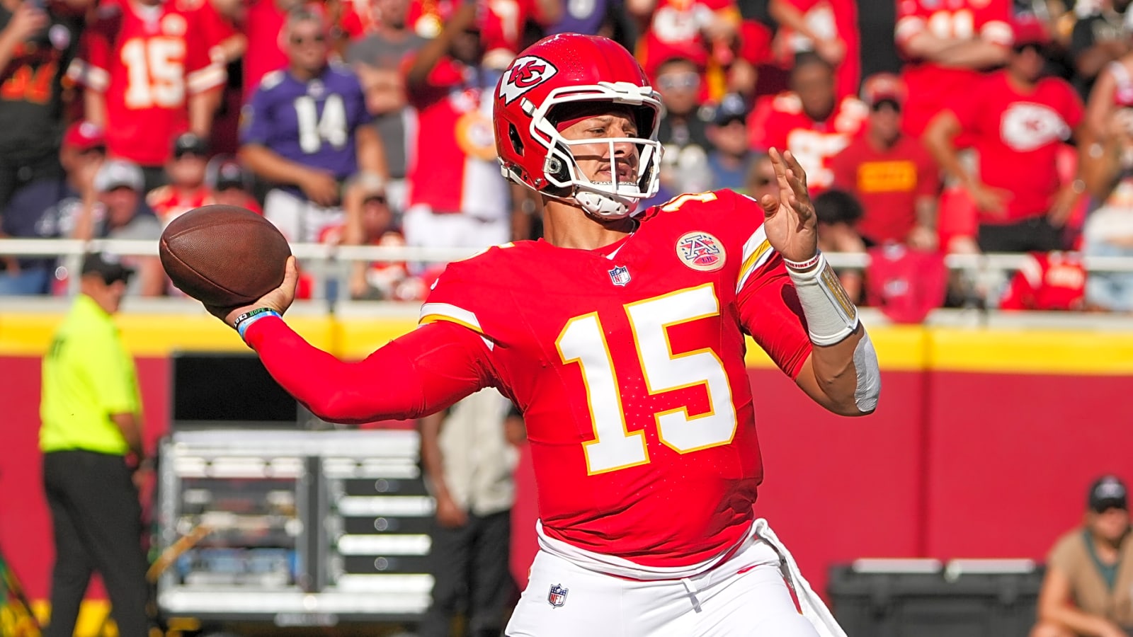Patrick Mahomes Sends Strong Message for Chris Jones After Chiefs DT Addressed Family Tragedy ...