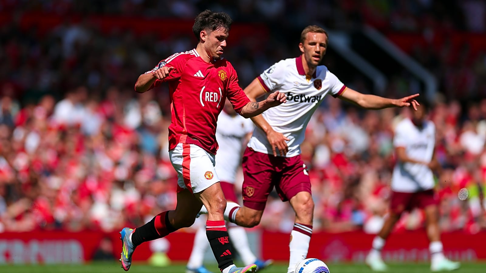 Journo: UEL wins have made one Utd star look more competent than he is, he ‘can’t cope in ...