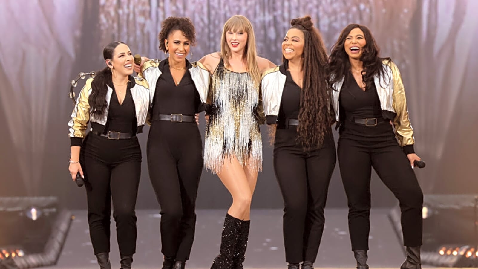 Who Is Jeslyn Gorman? All About Taylor Swift’s Backup Singer & Her Breast Cancer | Yardbarker