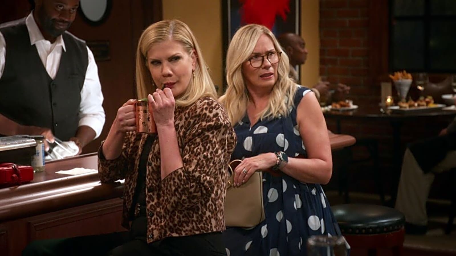 ‘Leanne’ Star Leanne Morgan on Learning TV Ropes From Onscreen Sister Kristen Johnston | Yardbarker