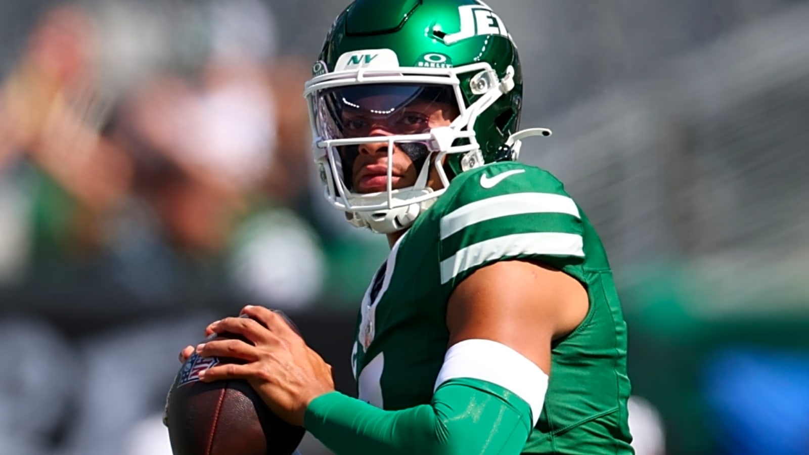 Justin Fields injury update: Aaron Glenn reveals Jets QB’s status vs. Dolphins | Yardbarker