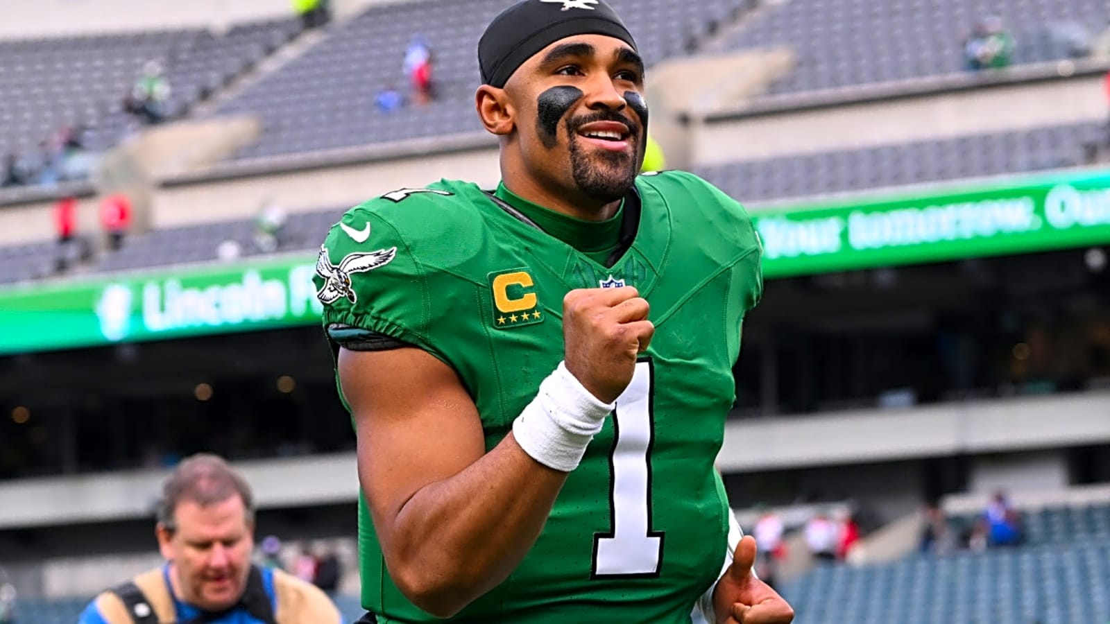 Eagles QB Jalen Hurts earns Tom Brady's respect for Week 8 performance ...