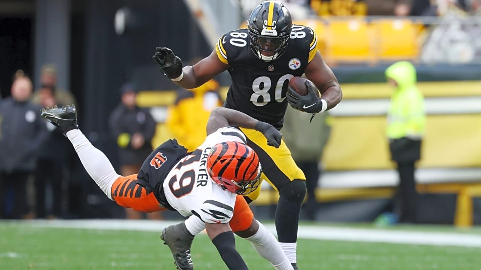 ‘I Really Thought About Jumping’: 311-Pound Darnell Washington Breaks Down His Viral Stiff-Arm ...