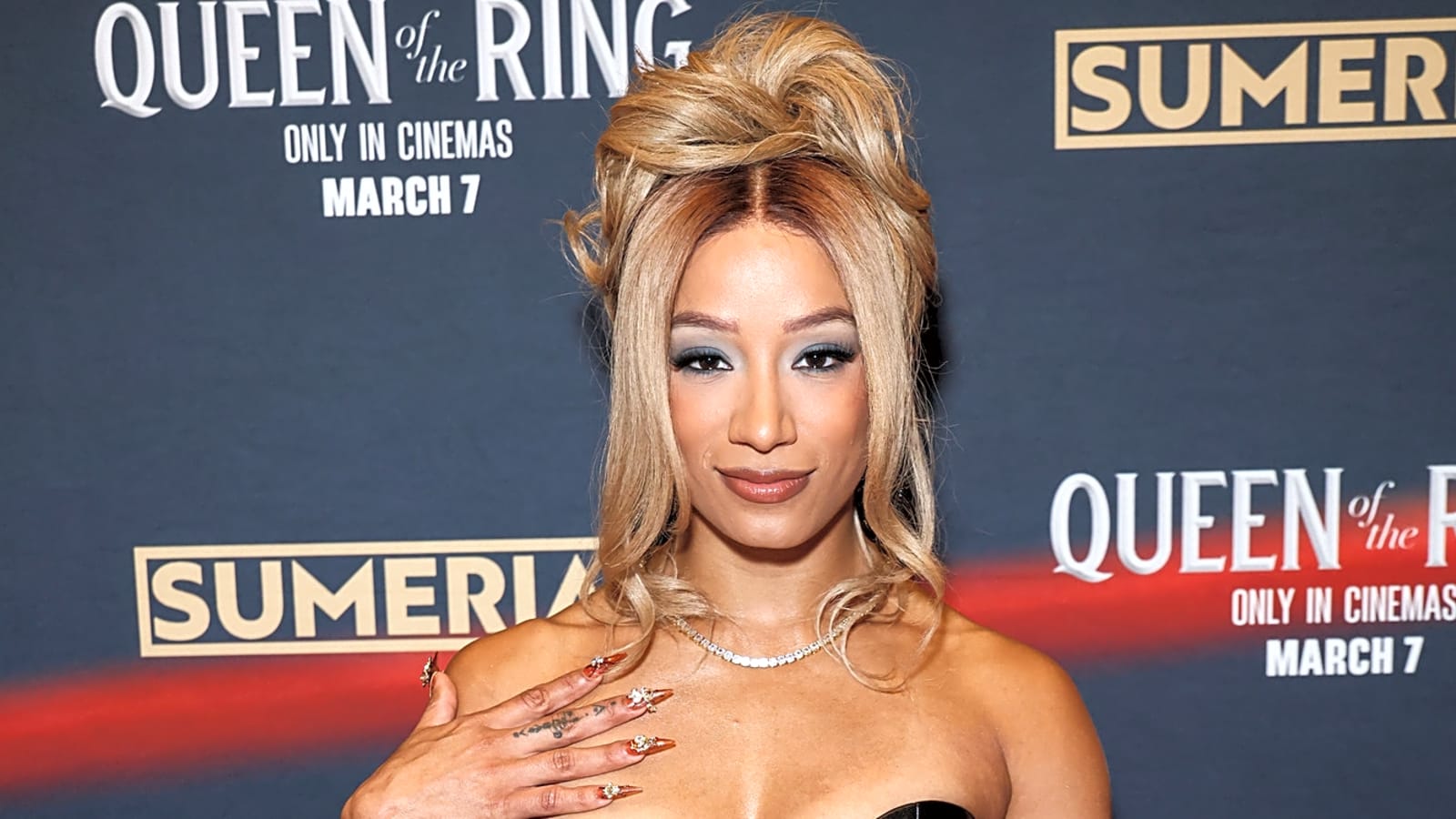 AEW Star Mercedes Mone Savagely Criticized For New Private Texting Service | Yardbarker