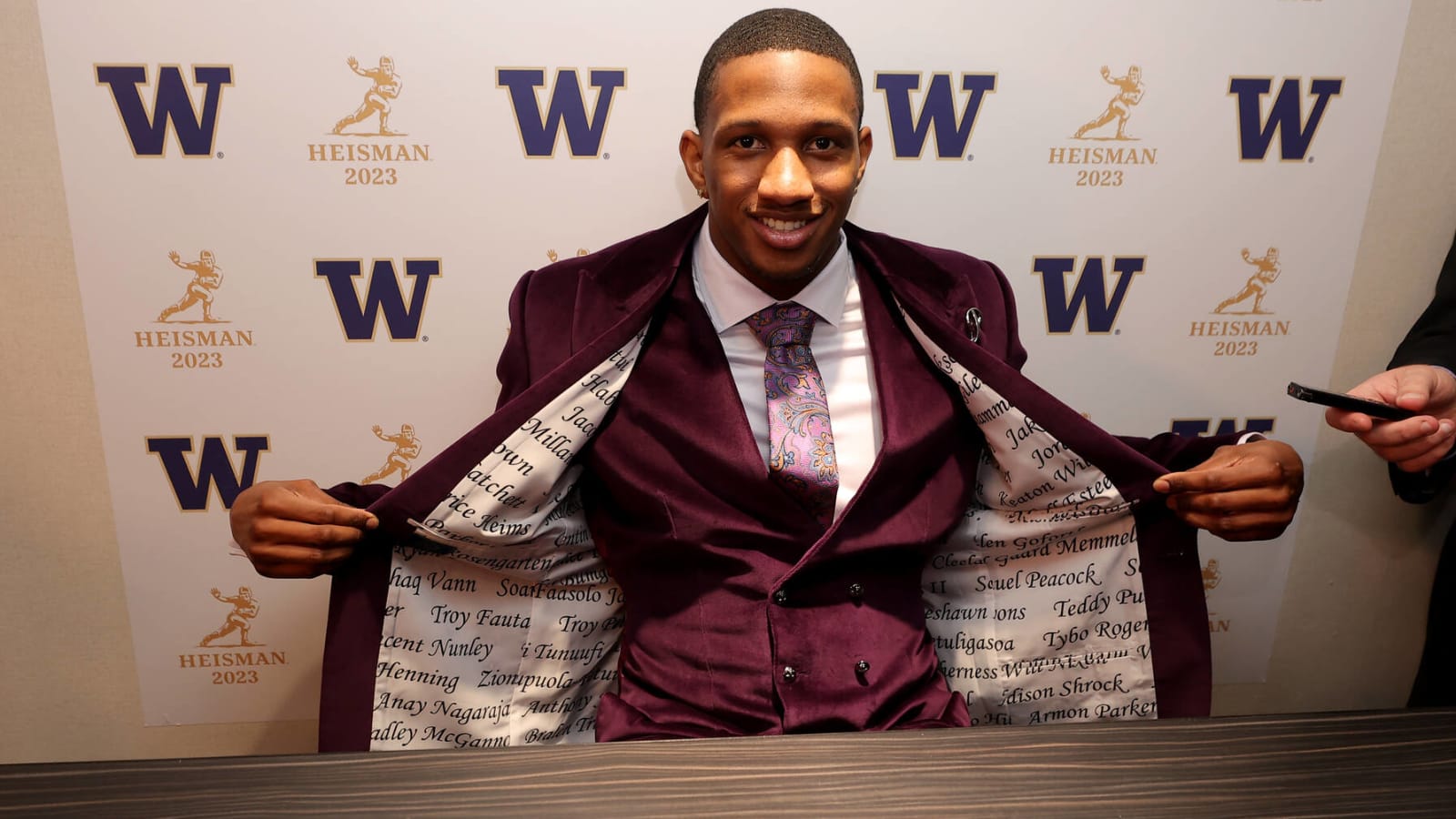 Look: Michael Penix Jr. had cool tribute during Heisman ceremony | Yardbarker