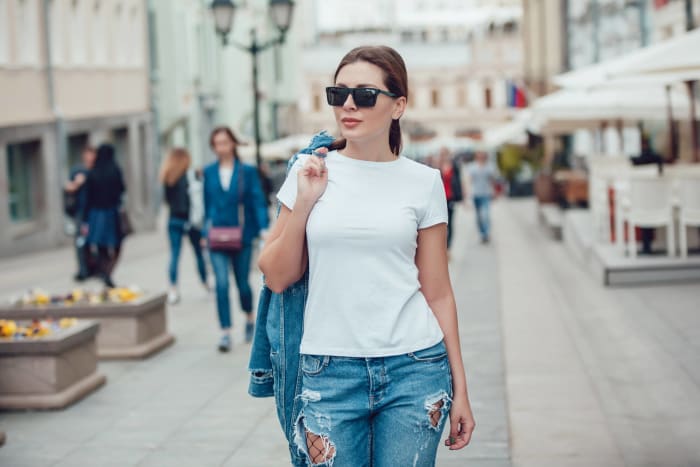 20 pieces women need for a complete capsule wardrobe | Yardbarker