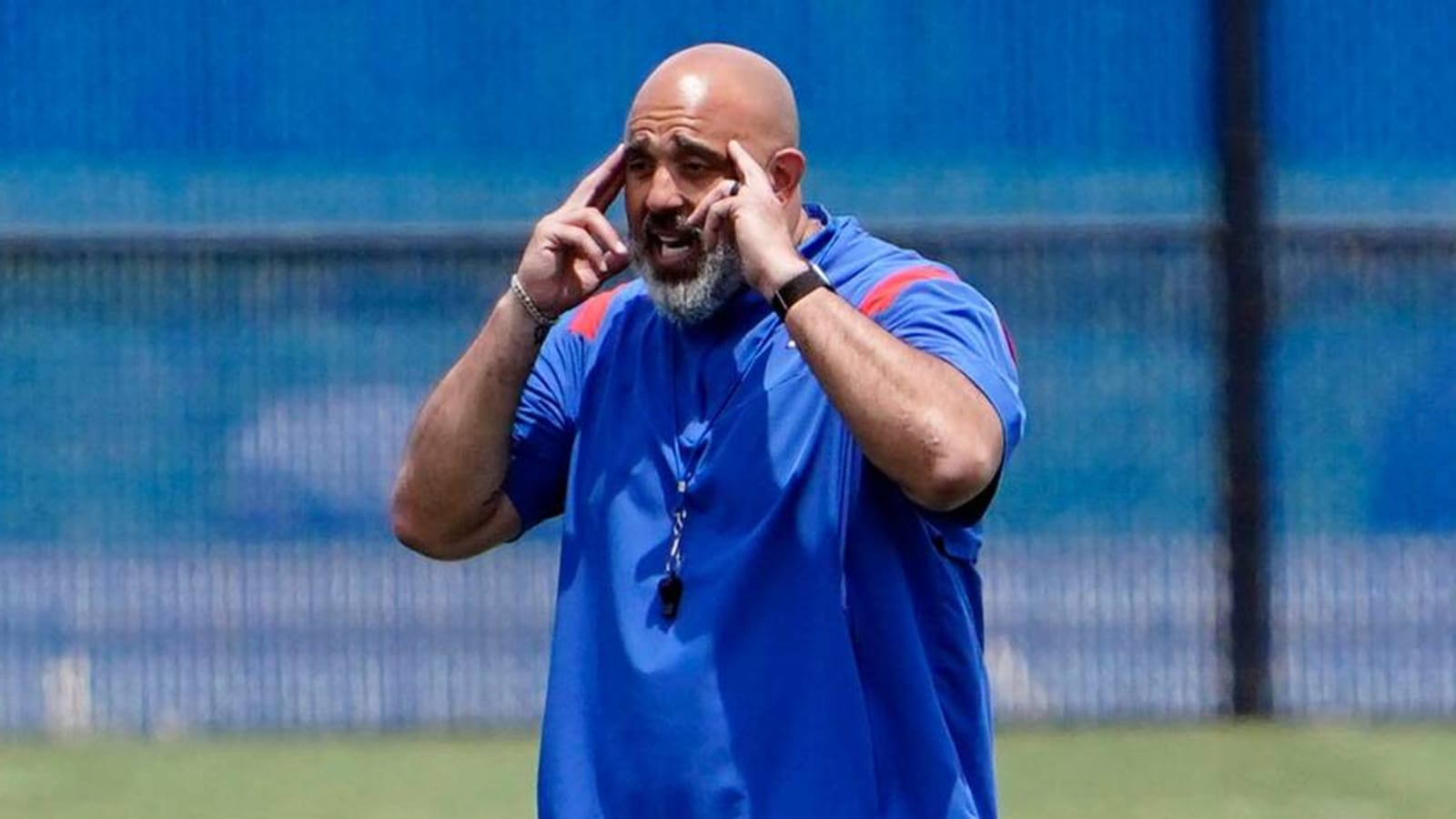 Giants Ol Coach Bobby Johnson Takes Full Responsibility For Part In Brawl Yardbarker