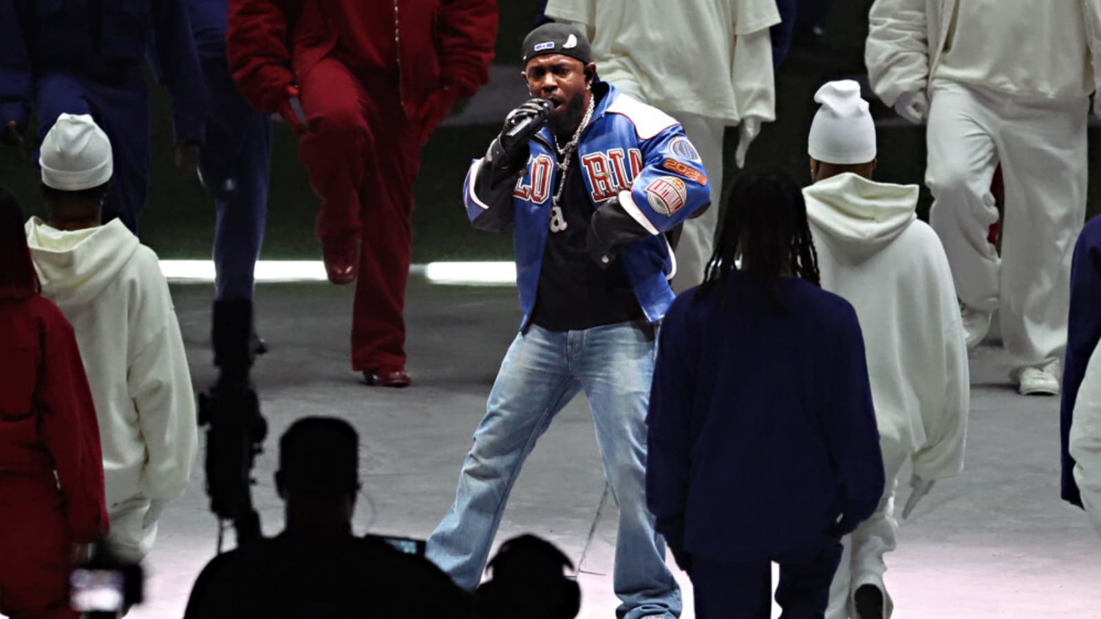 Kendrick Lamar performs Drake diss during Super Bowl half-time show | Yardbarker