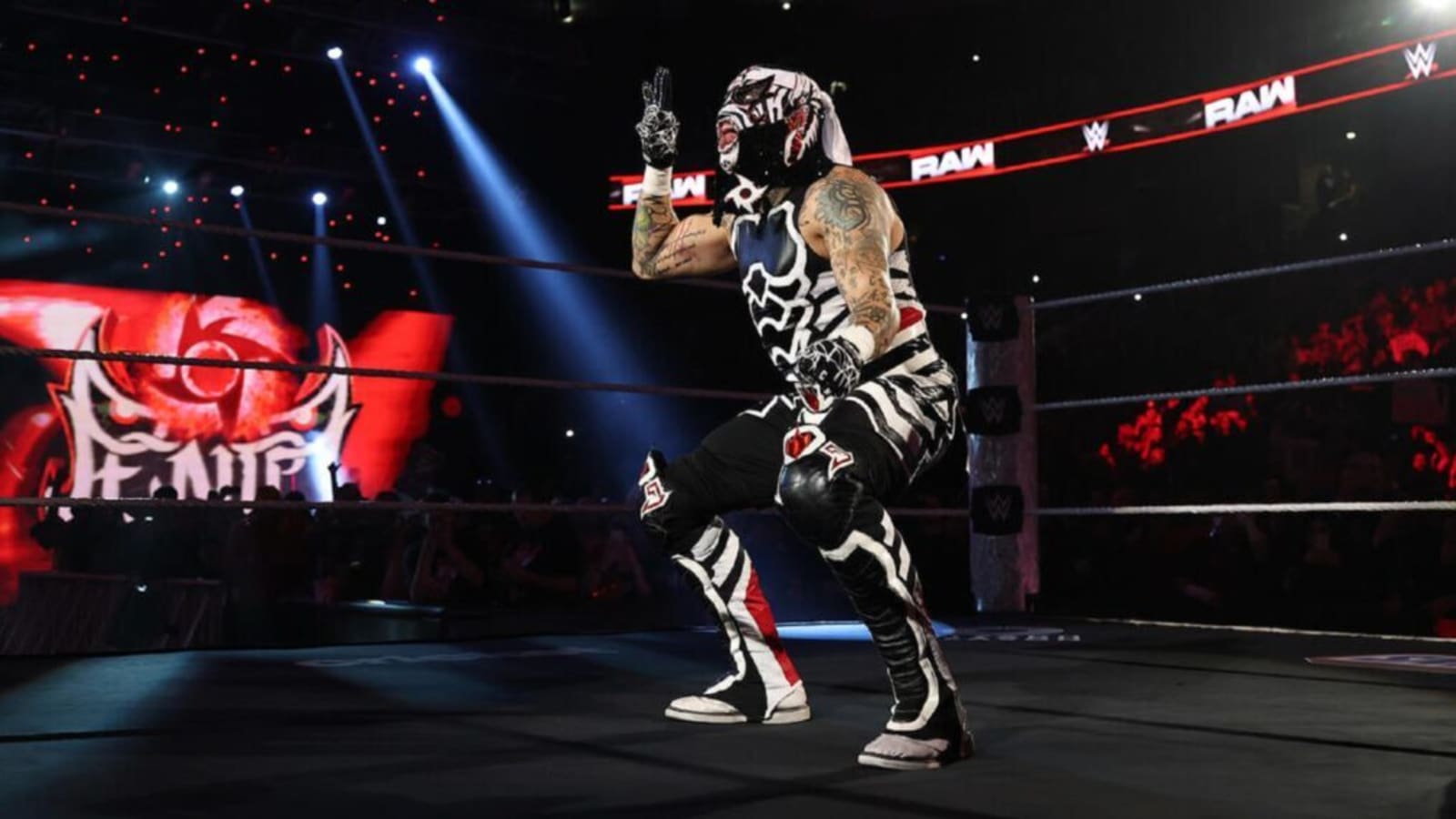 Penta Opens Up About WWE ‘Raw’ Switch to Netflix & Rey Mysterio Comparisons | Yardbarker