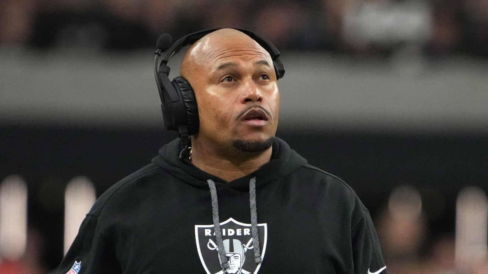 Raiders HC Antonio Pierce calls out offensive coordinator | Yardbarker