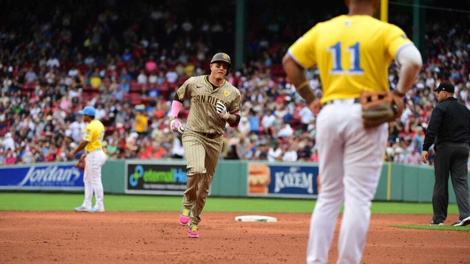 MLB roundup: Manny Machado homers twice as Padres rip Red Sox | Yardbarker