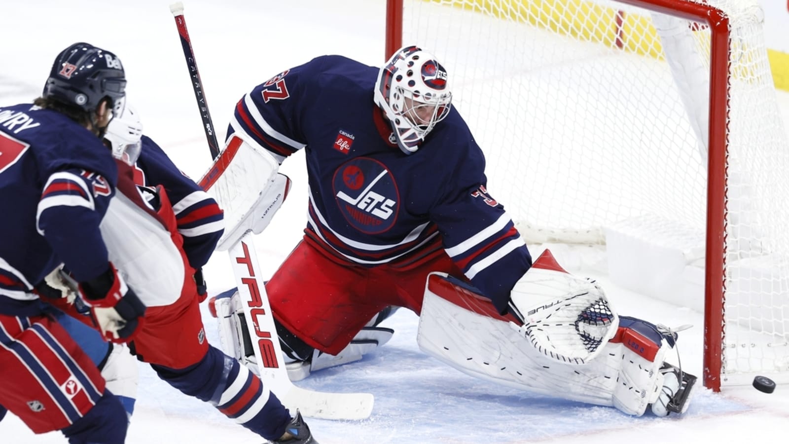 NHL roundup: Jets continue to soar, shut out Avs | Yardbarker