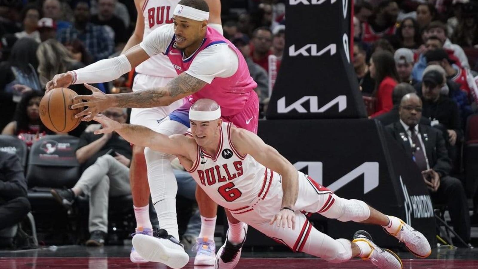 Bulls G Alex Caruso collects NBA's Hustle Award | Yardbarker