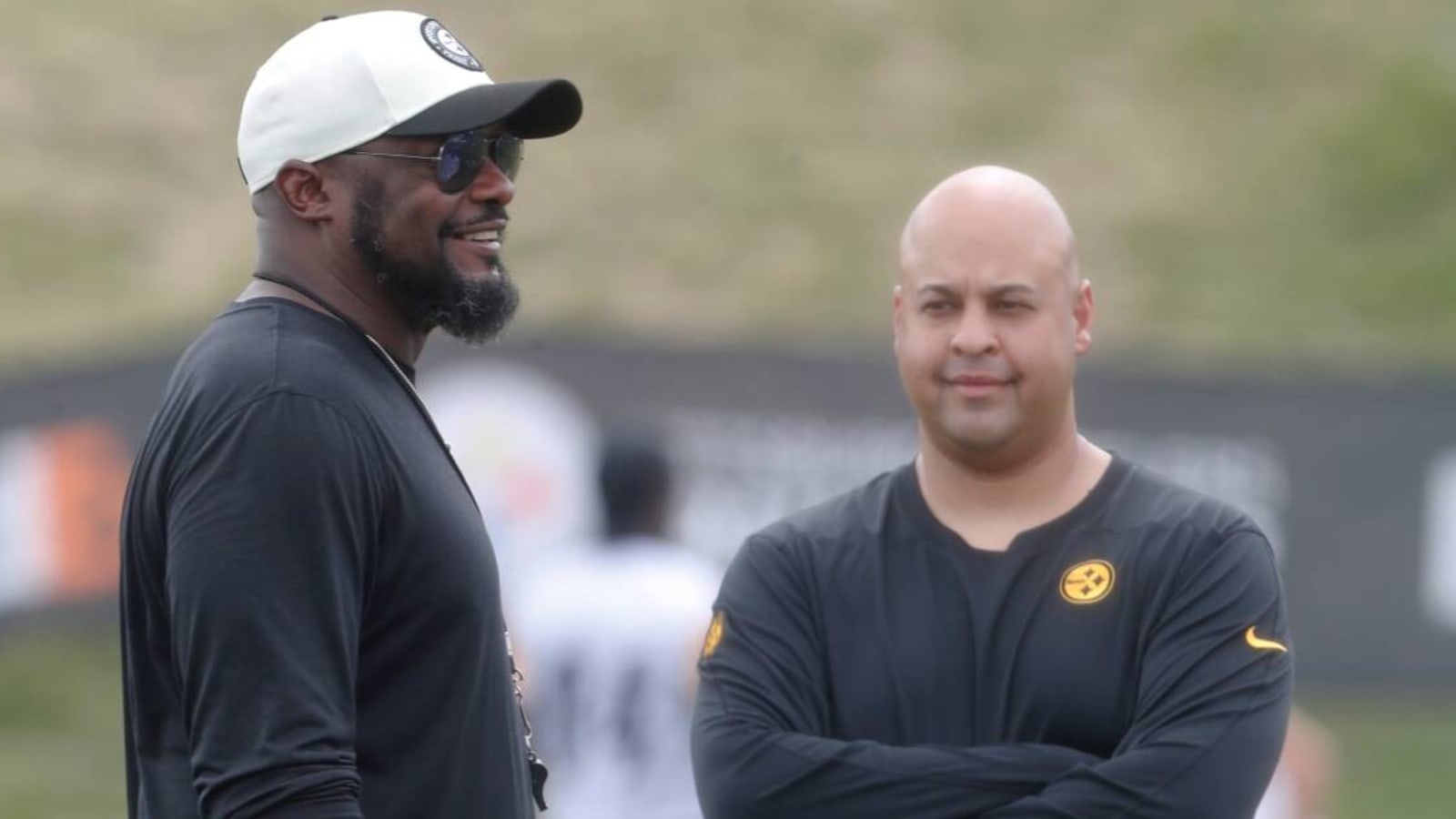 Steelers Gm Omar Khan Explains Rb Salary Dilemma Yardbarker