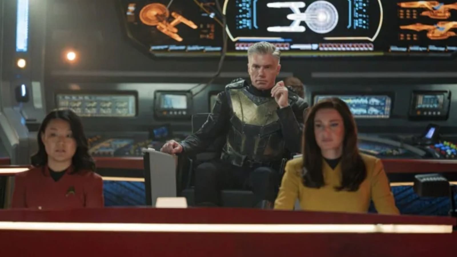STAR TREK: STRANGE NEW WORLDS Season 3 Clip Shows the Enterprise in ...