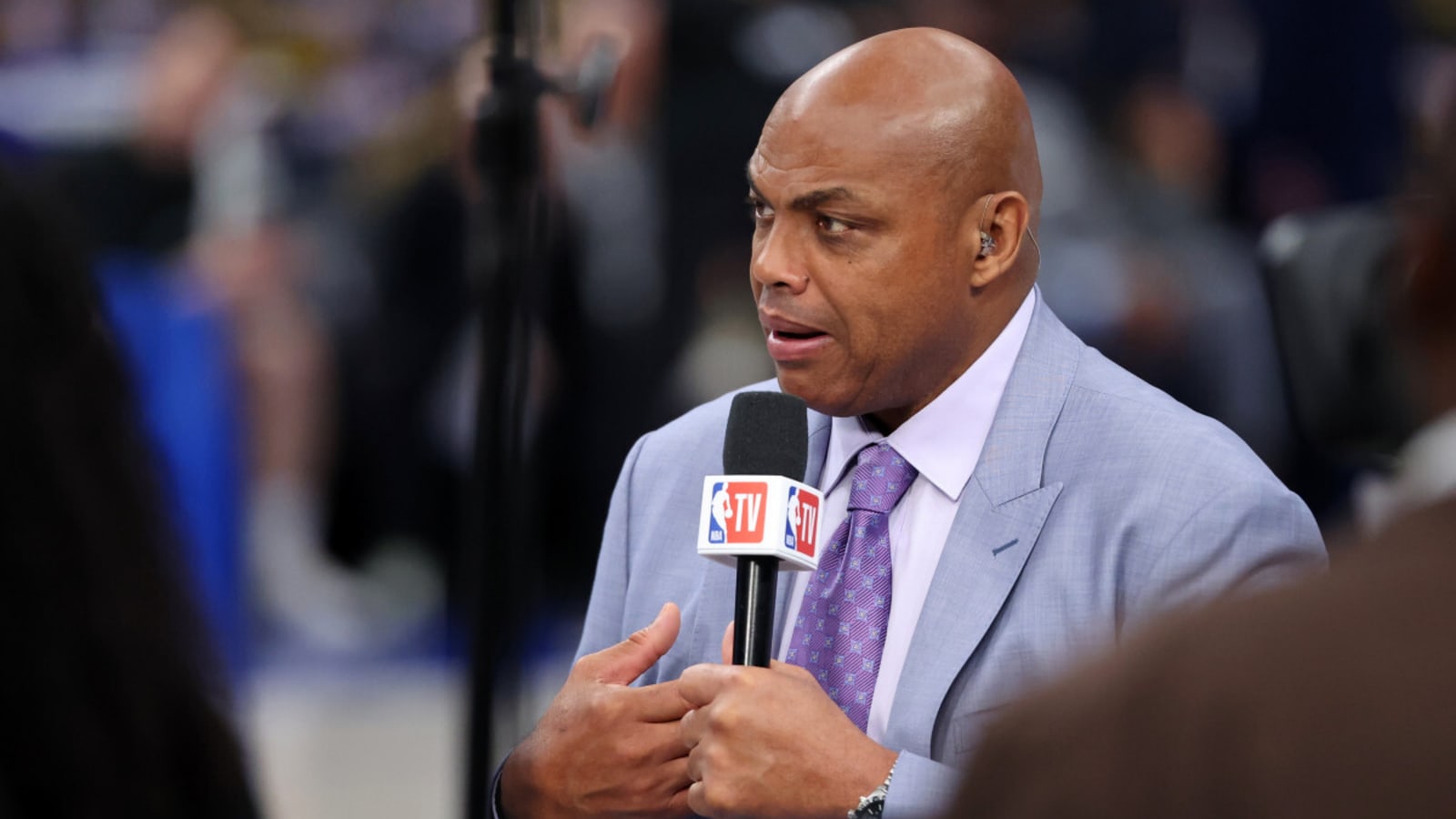 Charles Barkley Thinks LeBron James Should Retire Soon | Yardbarker Charles Barkley Thinks LeBron James Should Retire Soon | Yardbarker
