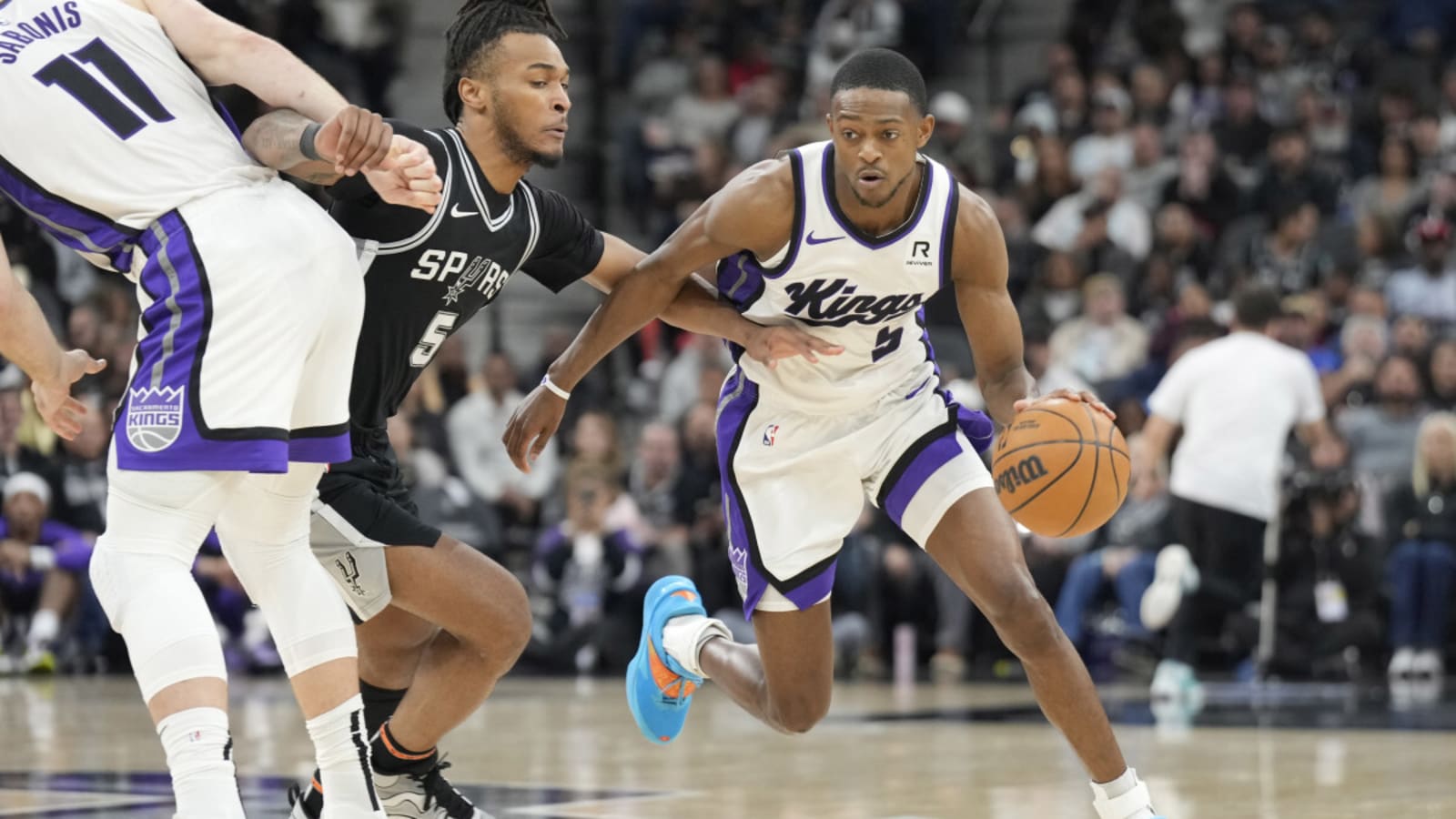 Kings' De'Aaron Fox Linked to Multiple Teams as Trade Rumors Heat Up | Yardbarker