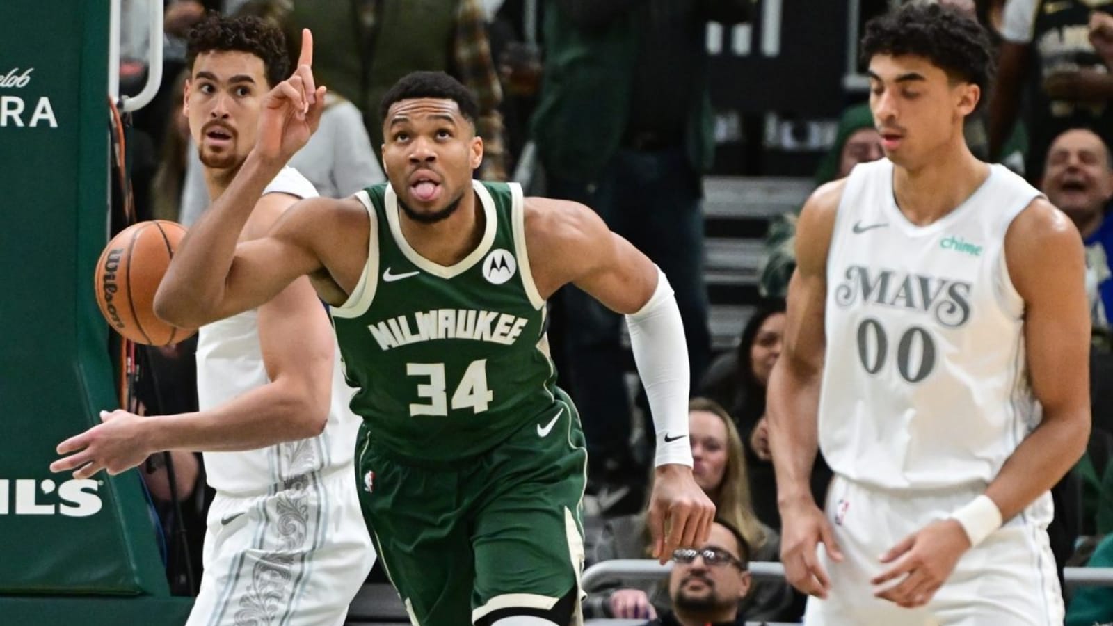 Report: Giannis Antetokounmpo Open Minded On Other NBA Options | Yardbarker