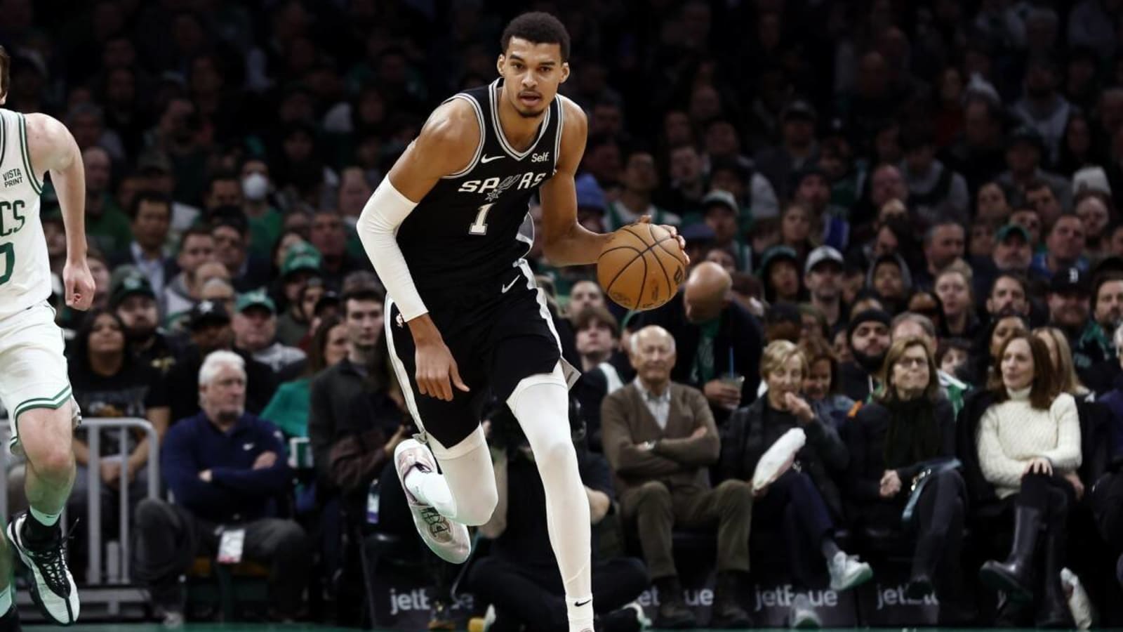 Victor Wembanyama Shows Off Point Guard Skills In Spurs-Wizards Game | Yardbarker