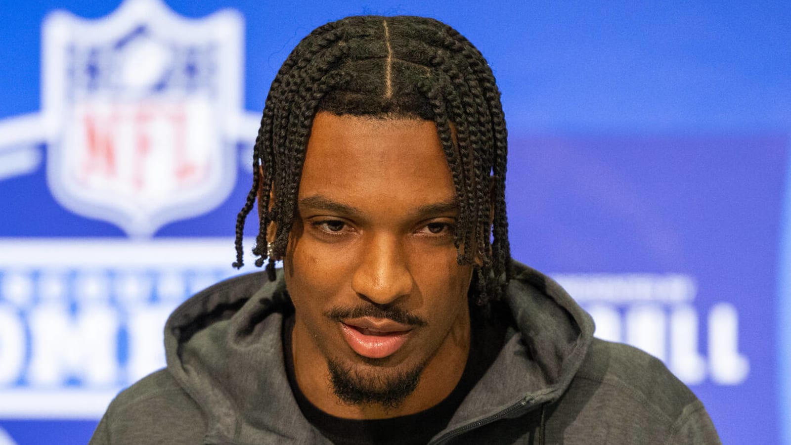 NFL mock draft roundup: Two top-five trades for non-QBs? | Yardbarker NFL mock draft roundup: Two top-five trades for non-QBs? | Yardbarker