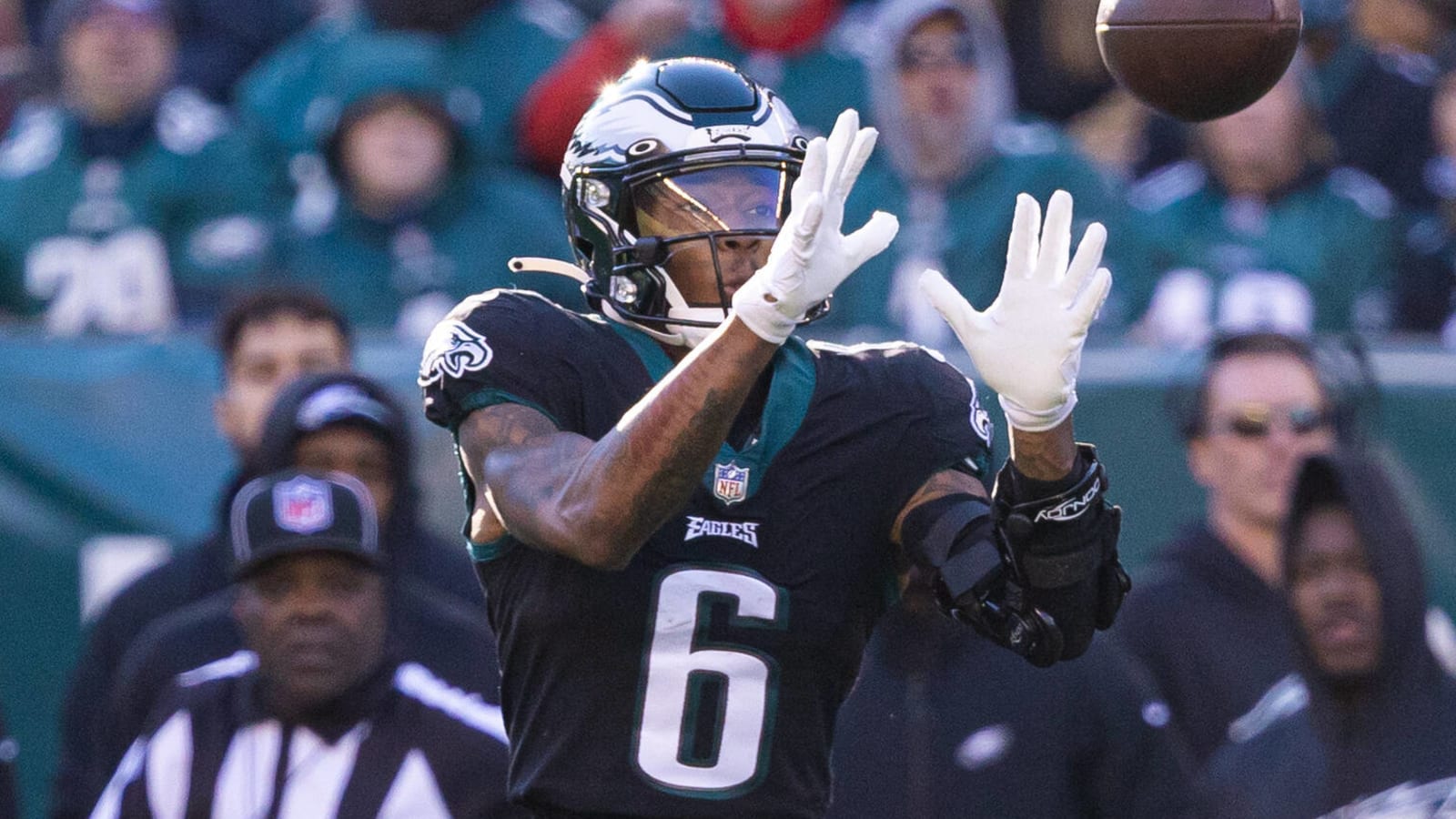 DeVonta Smith gripes about stormy weather in Philly | Yardbarker