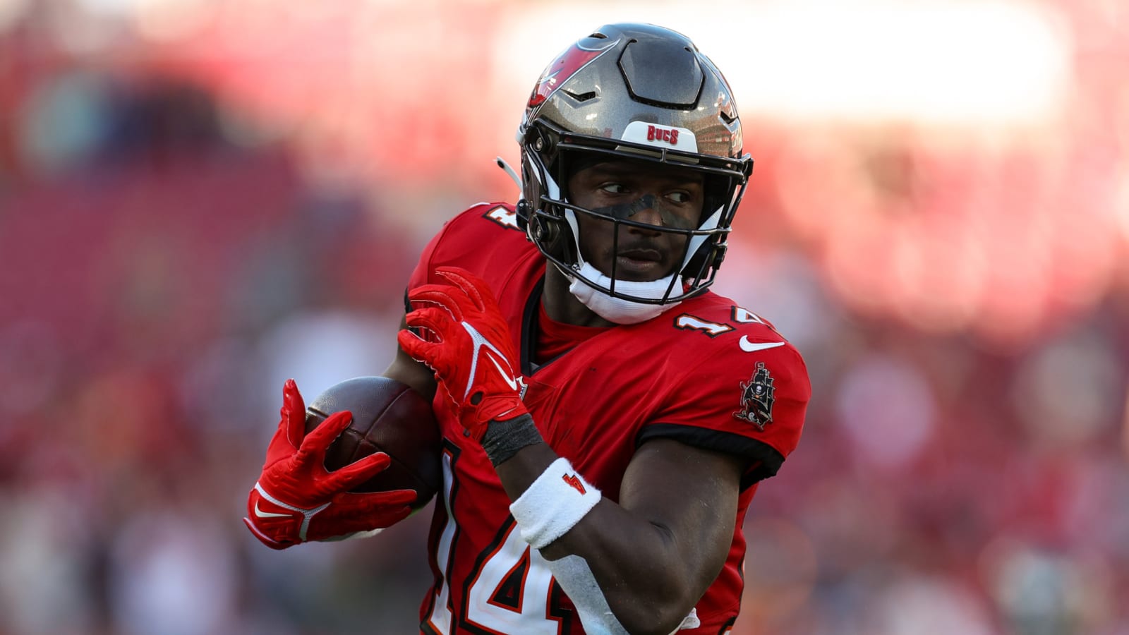 Buccaneers' Chris Godwin carted off the field vs. Ravens due to injury | Yardbarker