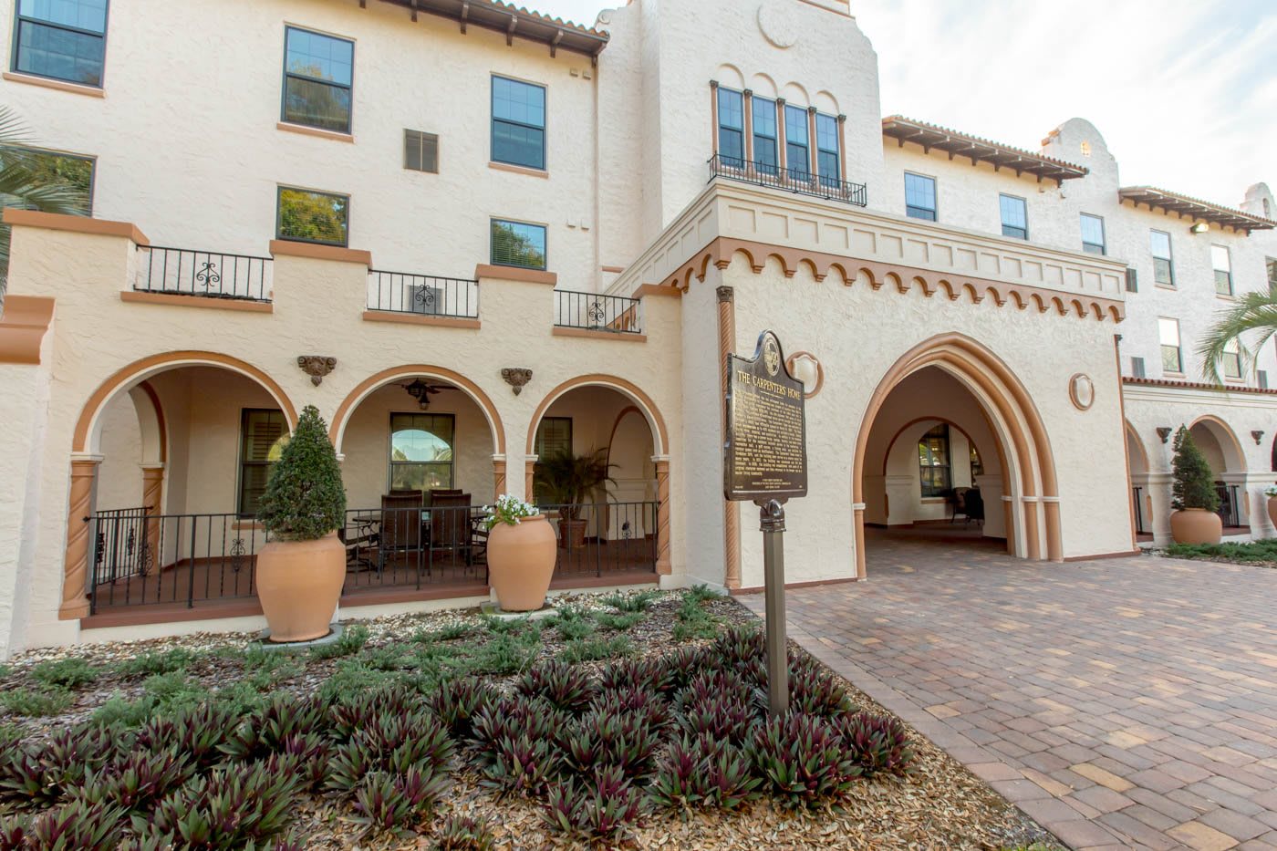 Lake Gibson Village - Lakeland | A Place for Mom