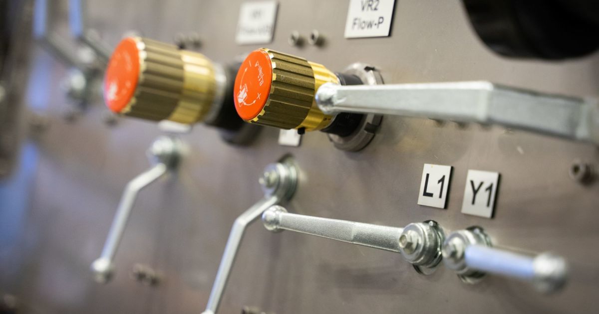 Hydraulic plumbing in various pressure classes · Hycom AS