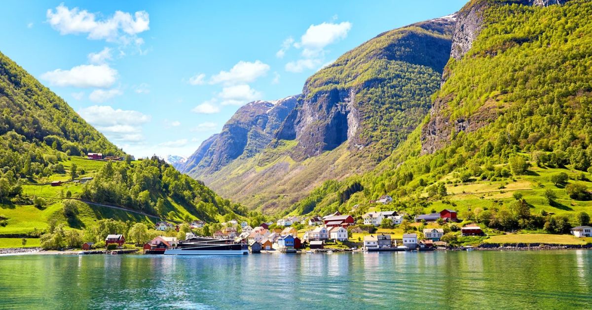 Visit Undredal - Visit Undredal by the Aurlandsfjord