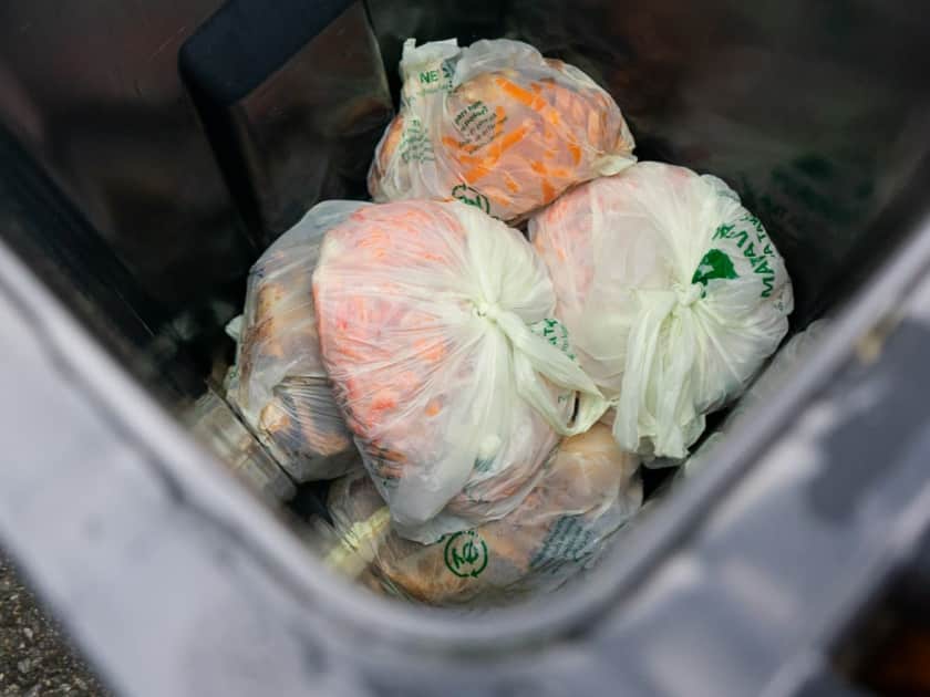 Slik hindrar du at matavfallet frys fast i spannet · Øyvar