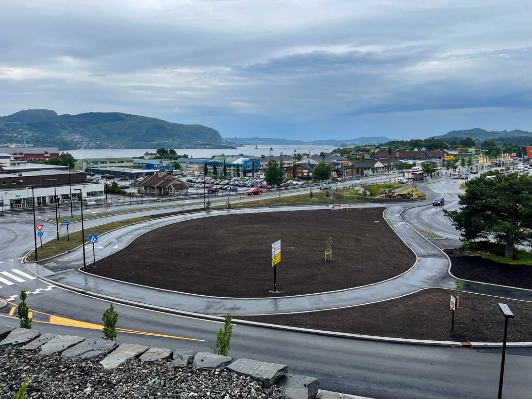 E39 Knarvik sentrum · Anleggsgartnermester Wikholm