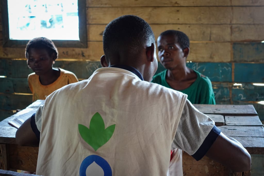 Estimation of the carbon footprint of activities using cash transfers.