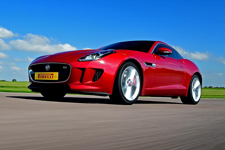 Jaguar Driving Thrill at Thruxton Motorsport Centre | AS.com