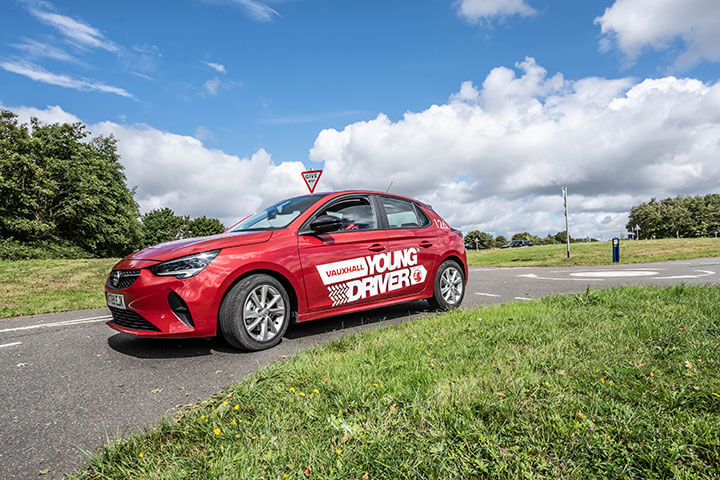 60 Minute Young Drivers Driving Lesson | Activity Superstore