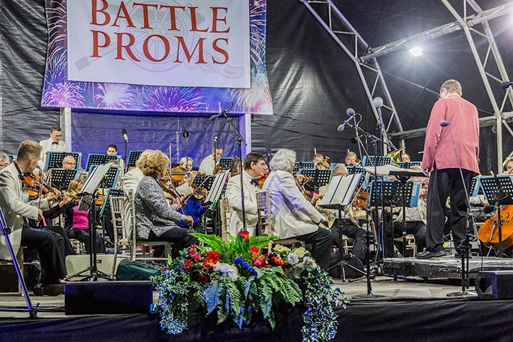 Outdoor Proms Concert for Two with a Bottle of Bubbly | AS.com