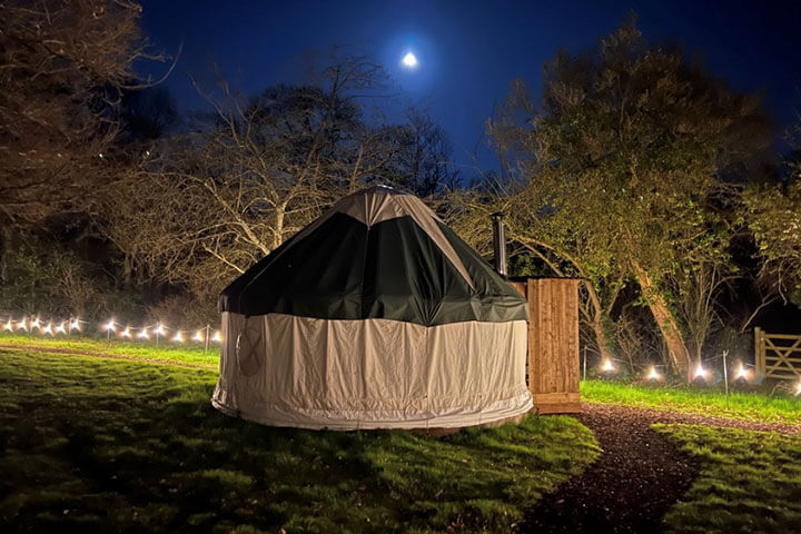 Hot Stone Massage for Two in a Yurt at Pende Aesthetics | AS.com