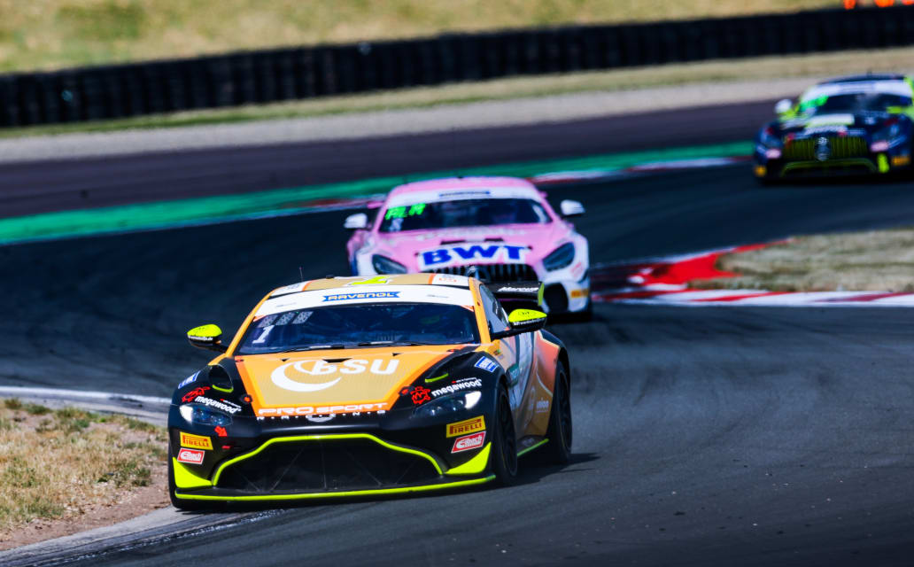 Prosport Racing auch im zweiten Training an Spitze | ADAC GT4 Germany