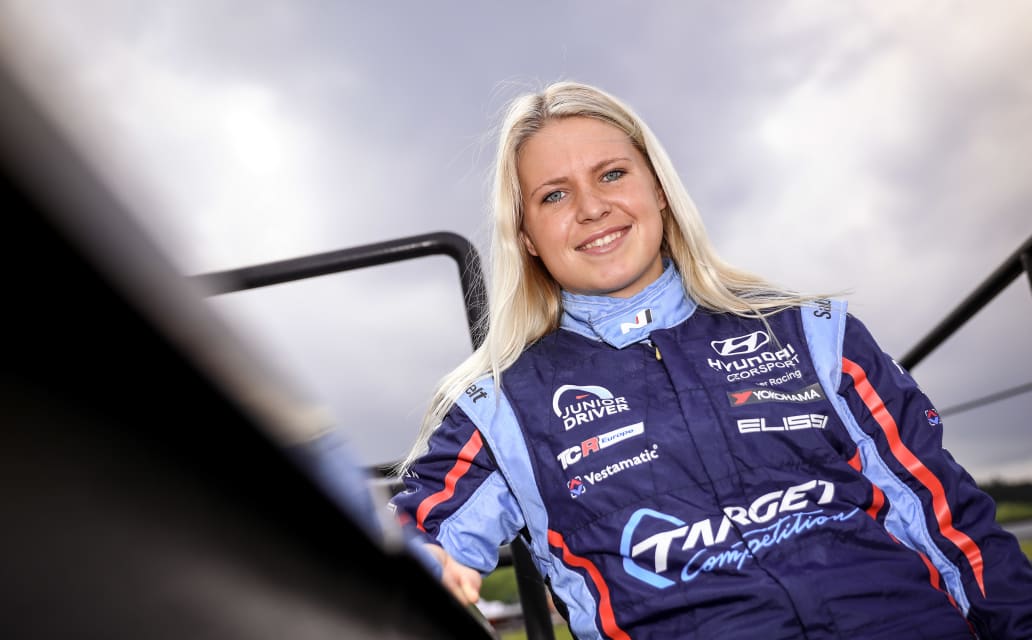 Frauen-Power: Jessica Bäckman startet für ROJA Motorsport | ADAC TCR ...