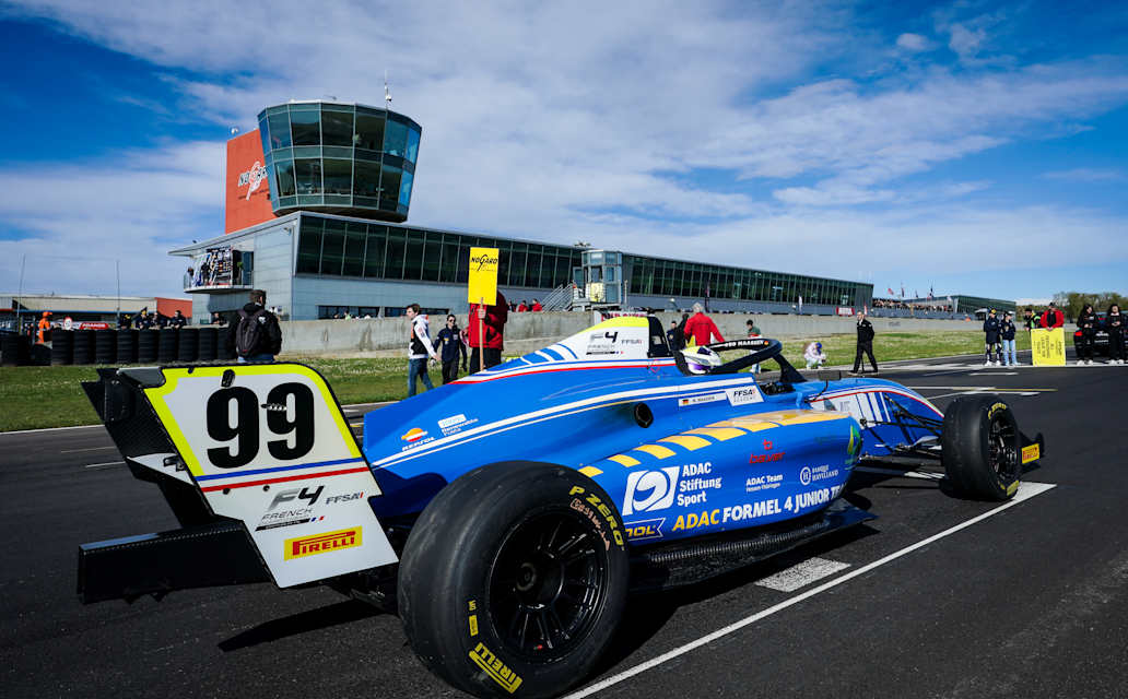 Saisonstart für das ADAC Formel 4 Junior Team 2025 | ADAC Formel Junior ...