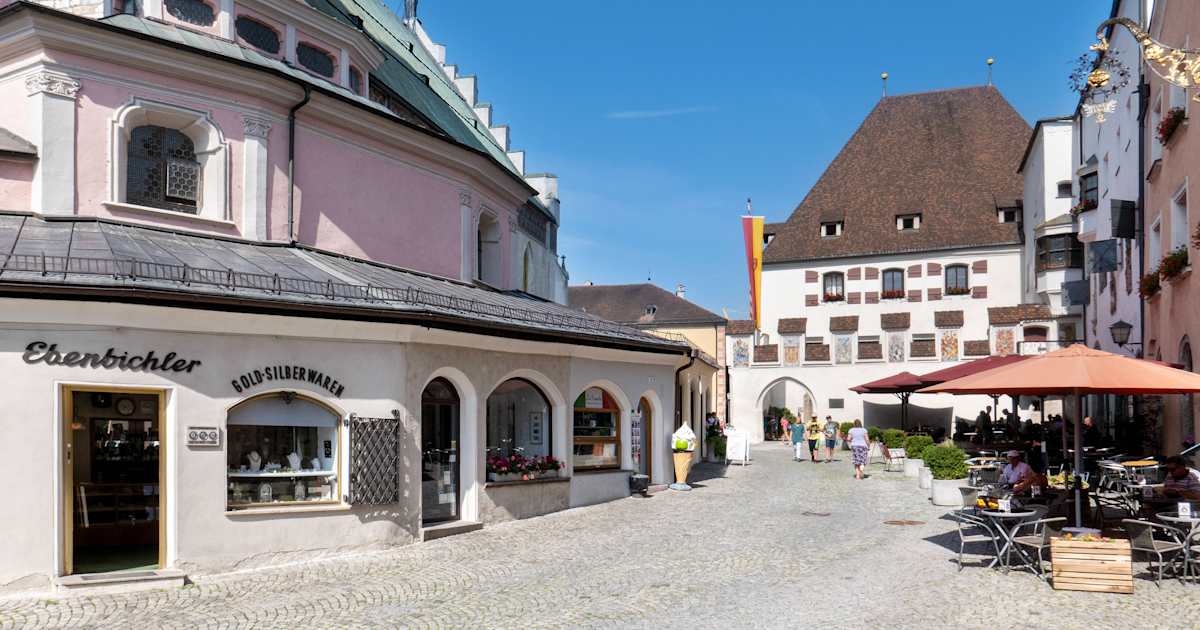 Oberer Stadtplatz, Hall in Tirol: Infos, Preise und mehr | ADAC Maps