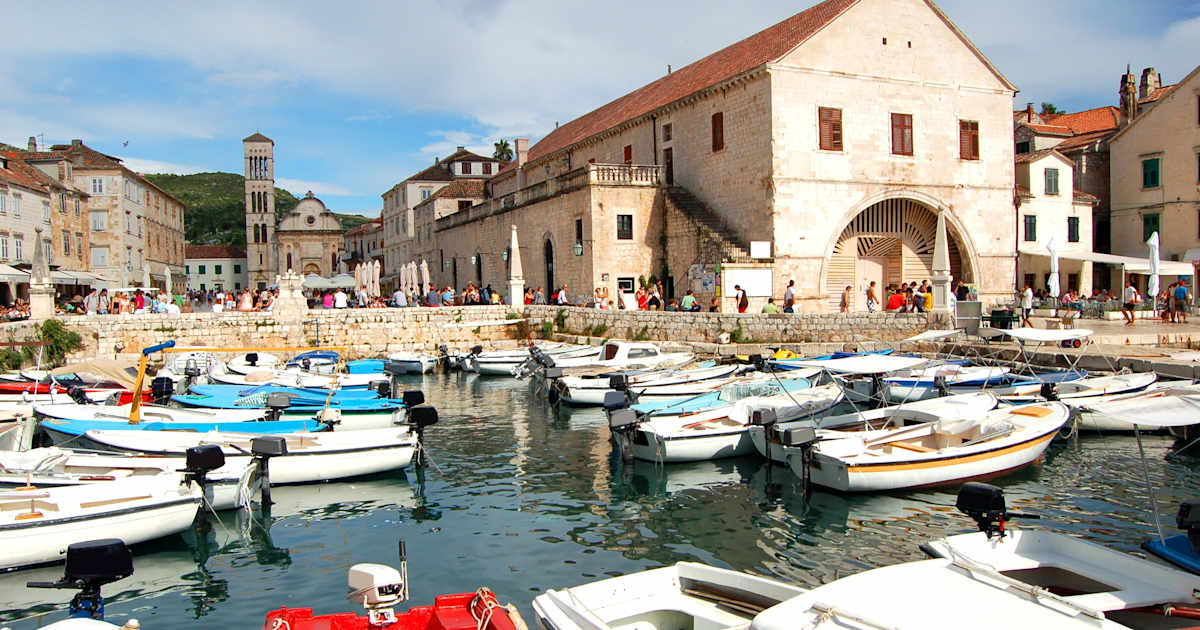 Kommunales Theater im Arsenal, Hvar: Infos, Preise und mehr | ADAC Maps